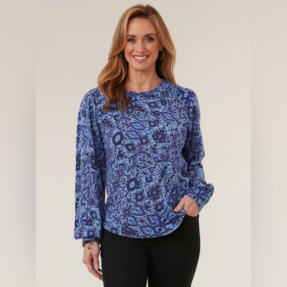 Democracy | Tops | Democracy Long Puff Sleeve Round Neck Shirtail Hem ...